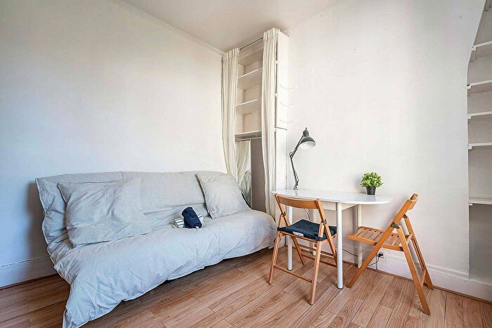 Lorette-Martyrs, Paris 9ème arrondissement : Appartement 1 pièce à louer