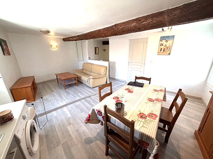 Saint-Mitre-les-Remparts : Appartement 2 pièces à vendre