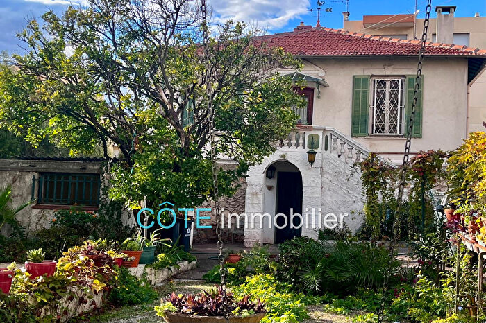 Maison à vendre - Antibes, Antibes-les-Pins, Trianon, Le Fournel, Peyregoue - 6 pièces - 4 chambres