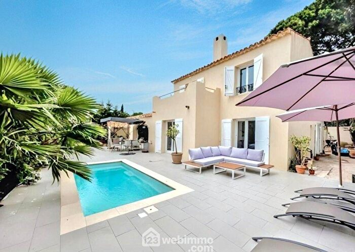 Maison à vendre - Sainte-Maxime, Saquèdes, Quilladou, Garonnette, Golfe - 6 pièces - 5 chambres