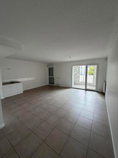 Appartement à louer - Sathonay-Camp - 3 pièces - 2 chambres