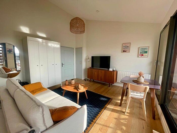 Centre Ville, Dax : Appartement 1 pièce à louer