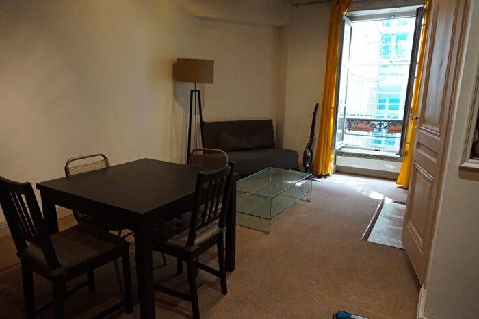 Appartement à louer - Ainay, Lyon ème arrondissement - 2 pièces - 1 chambre