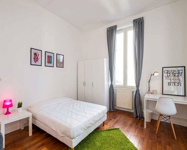 Appartement à louer - Montchat, Lyon ème arrondissement - 8 pièces - 8 chambres