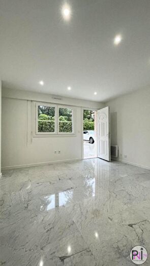 Maisons à vendre et appartements à louer - 1