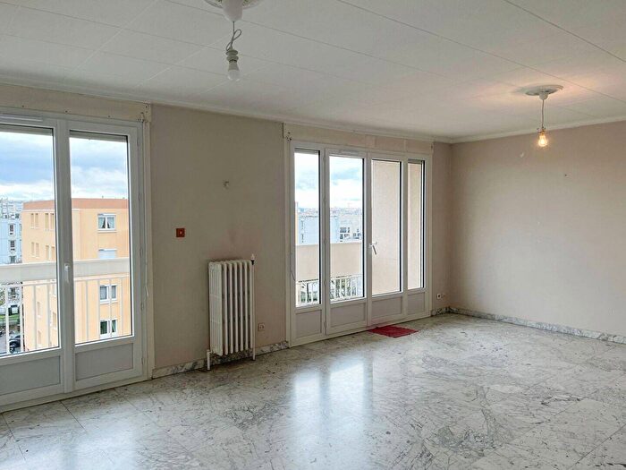 Appartement à louer - La Pagère-Bron Église-Le Terraillon-Saint Jean - 3 pièces - 2 chambres