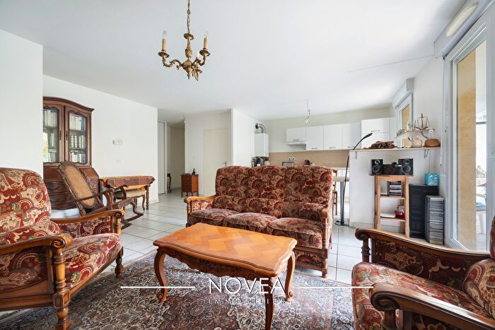 Appartement à vendre - Saint-Bonnet-de-Mure - 3 pièces - 2 chambres