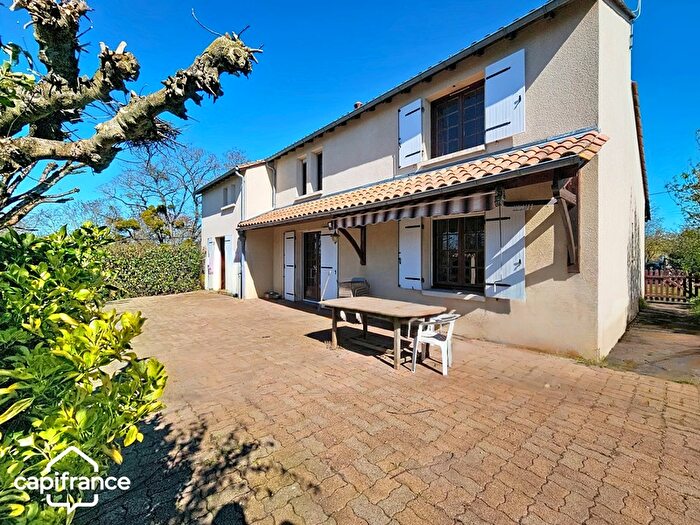 Maison à vendre - Argenton-les-Vallées - 7 pièces - 5 chambres