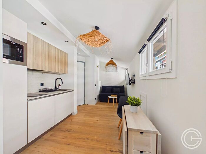 Appartement à louer - Nice, Riquier - 1 pièce