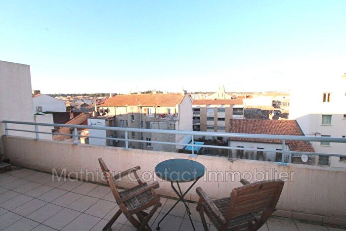 Appartement à louer - Esplanade, Nîmes - 4 pièces - 3 chambres