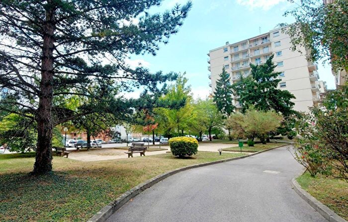 Centre Nord, Oullins-Pierre-Bénite : Appartement 4 pièces à louer