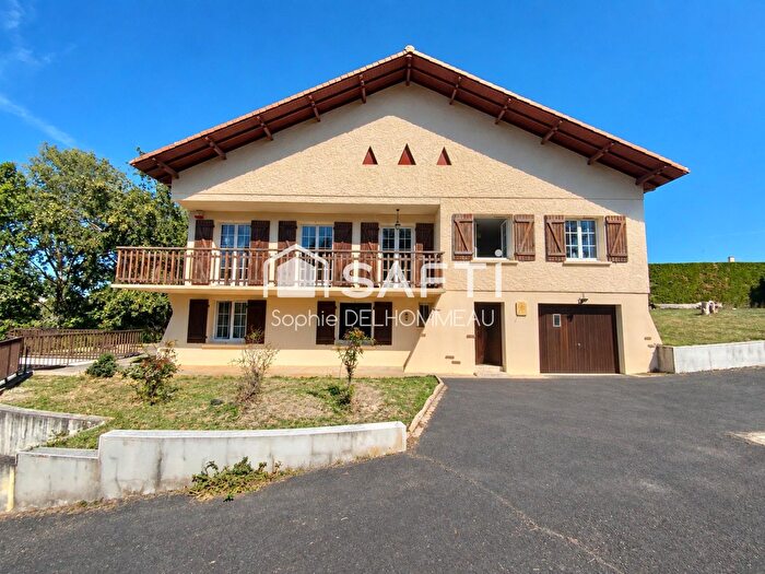 Saint-Georges-de-Montaigu : Maison 9 pièces à vendre