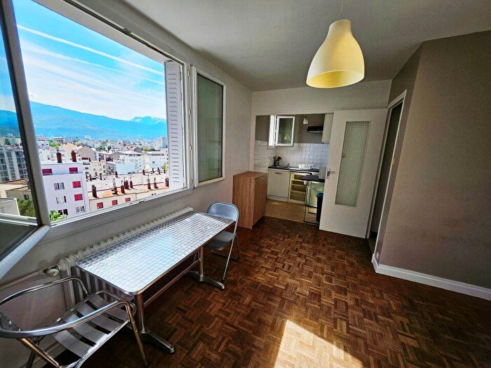 Championnet-Caserne de Bonne, Grenoble : Appartement 1 pièce à louer