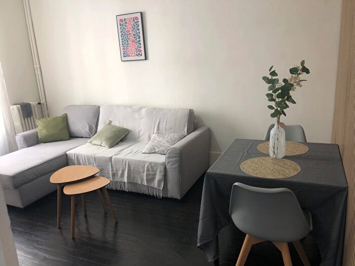 Nanterre, Chemin de l'île : Appartement 1 pièce à louer