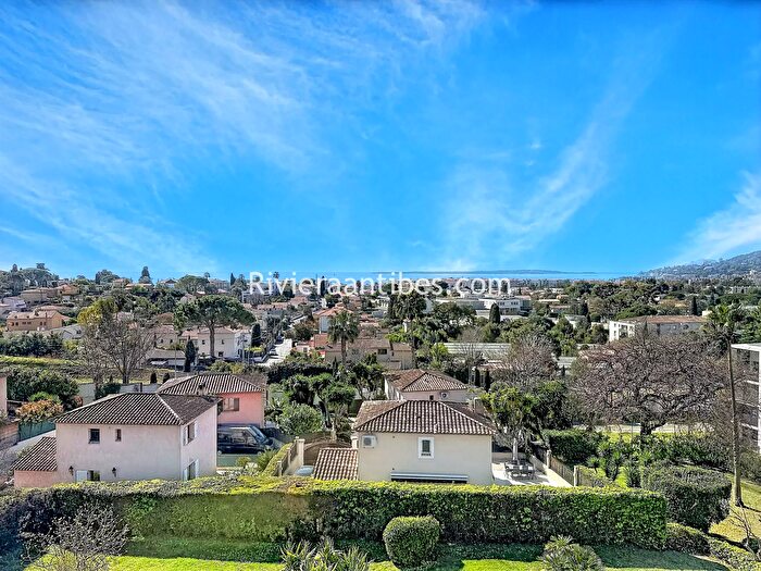 Appartement à vendre - Antibes, Antibes-les-Pins, Trianon, Le Fournel, Peyregoue - 4 pièces - 3 chambres