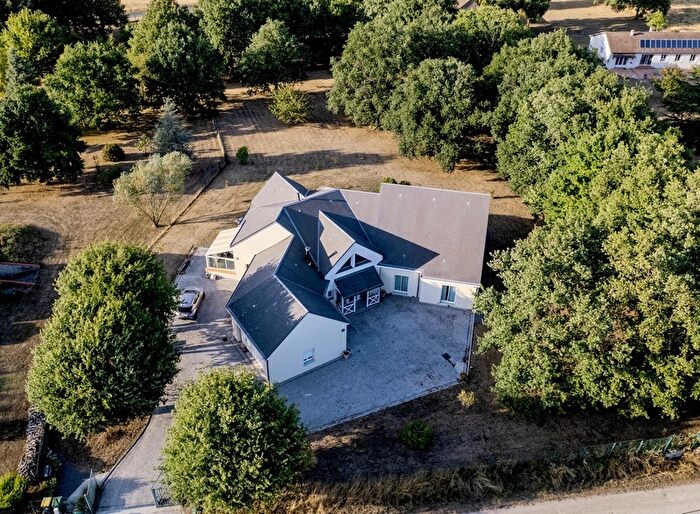 Maison à vendre - Vienne-en-Val - 8 pièces - 5 chambres