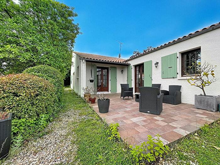 Maison 5 pièces à Sainte-Soulle, à vendre