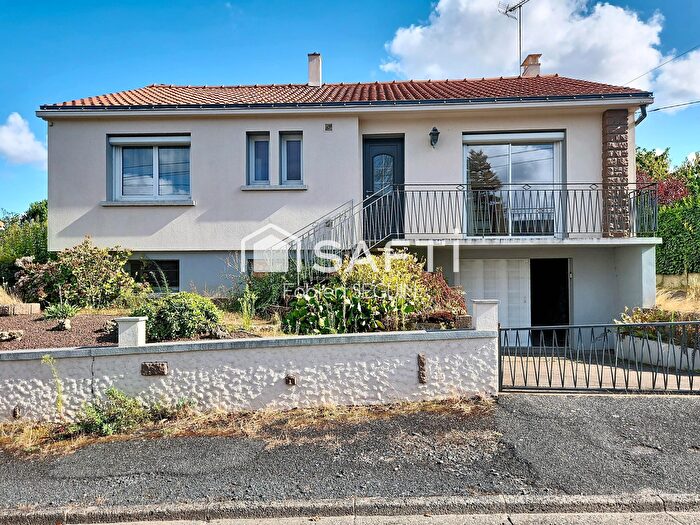 Saint-Macaire-en-Mauges : Maison 5 pièces à vendre