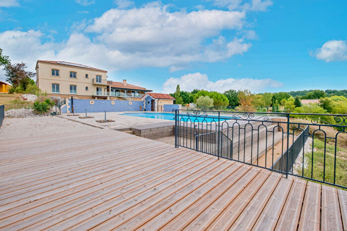 Maison à vendre - Sainte-Livrade-sur-Lot - 12 pièces - 8 chambres