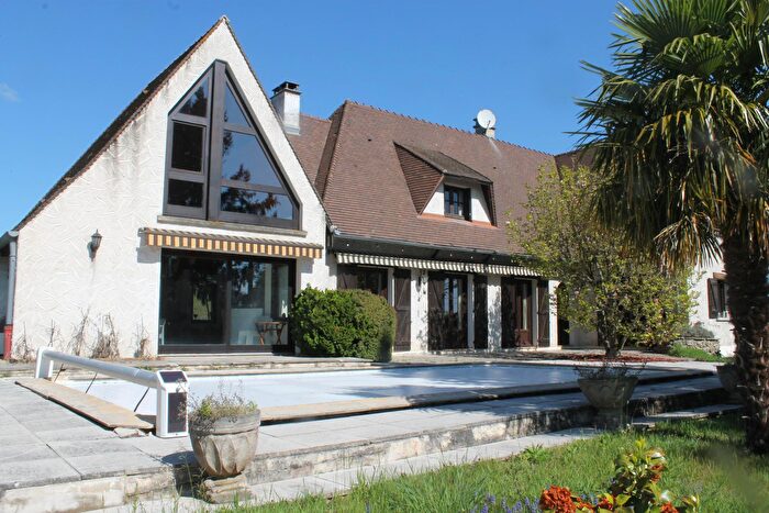 Maison à vendre - Saint-Rémy-en-Rollat - 6 pièces - 3 chambres