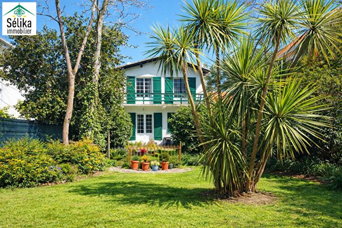 Maison à vendre - Arcachon, Ville dHiver, Parc Mauresque - 7 pièces - 5 chambres