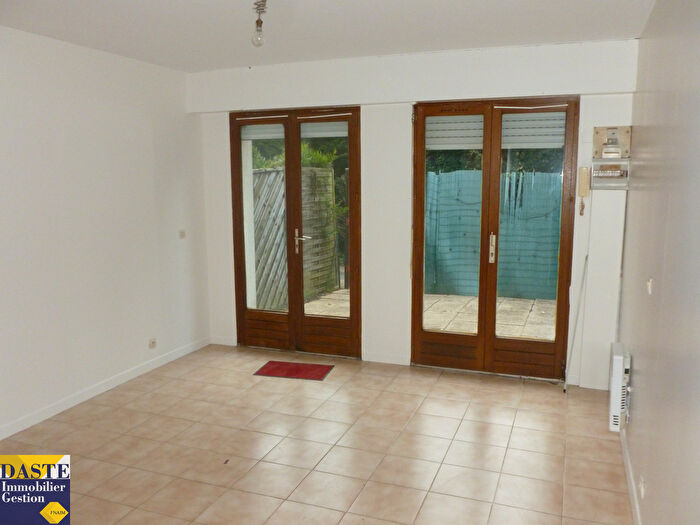 Appartement 1 pièce à Pontault-Combault, Centre commercial, à vendre