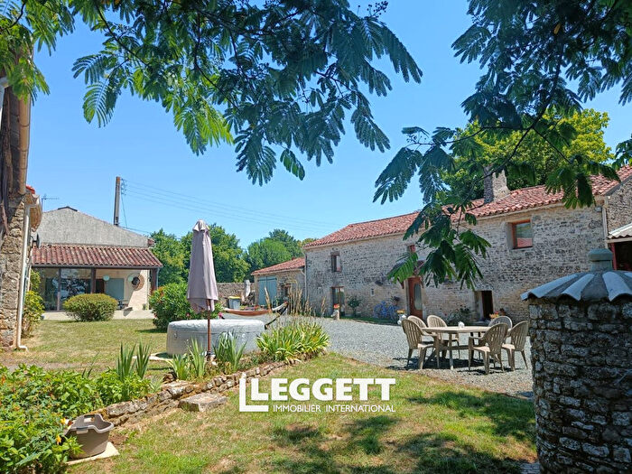 Maison à vendre - Saint-Hilaire-des-Loges - 11 pièces - 7 chambres