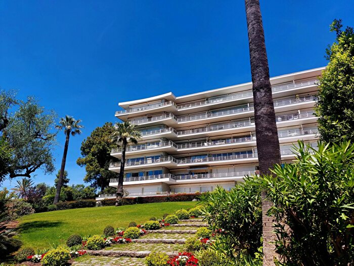 Cannes, Californie Pezou : Appartement 4 pièces à vendre