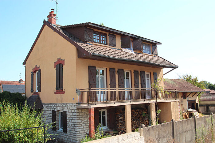 Maison 8 pièces à Châtenoy-le-Royal, à vendre