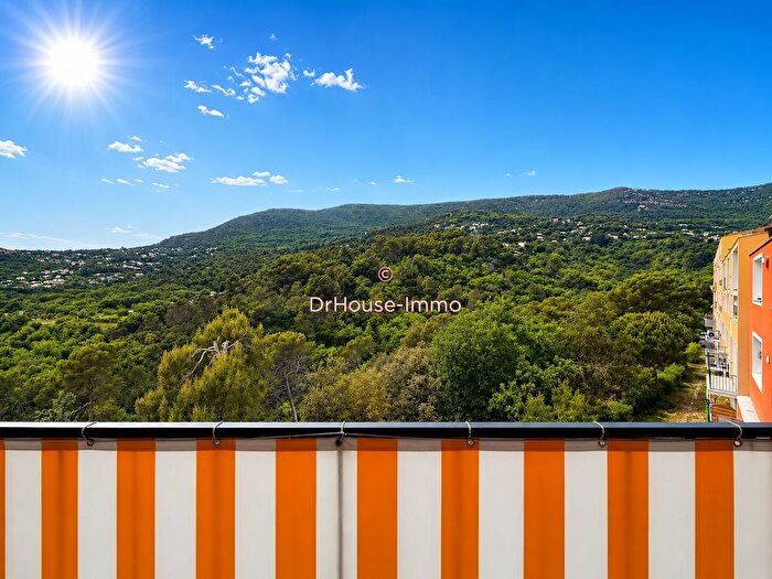 Appartement 4 pièces à Carros, à vendre