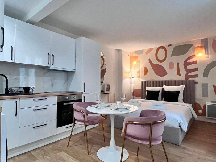 Appartement à louer - Saint Germain des Prés, Paris ème arrondissement - 2 pièces - 1 chambre