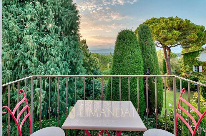 Maison à vendre - Mougins, Centre-ville, Village, Tournamy, Le Val de Mougins - 5 pièces - 3 chambres