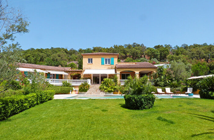 Maison à vendre - Grimaud - 8 pièces - 6 chambres