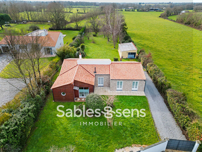 Maison à vendre - Beaulieu-sous-la-Roche - 5 pièces - 4 chambres