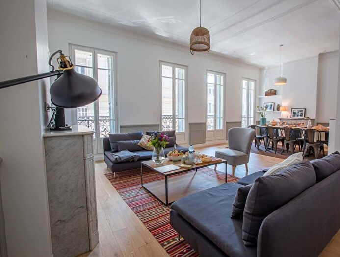 Appartement à louer - Marseille e , Grands Carmes - 4 pièces - 2 chambres