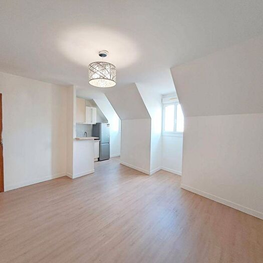 Appartement à louer - Ville Sud, Fontainebleau - 2 pièces - 1 chambre