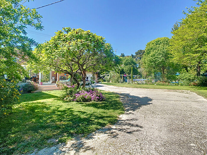 Maison à vendre - Miramas, Les Collines - 10 pièces - 9 chambres
