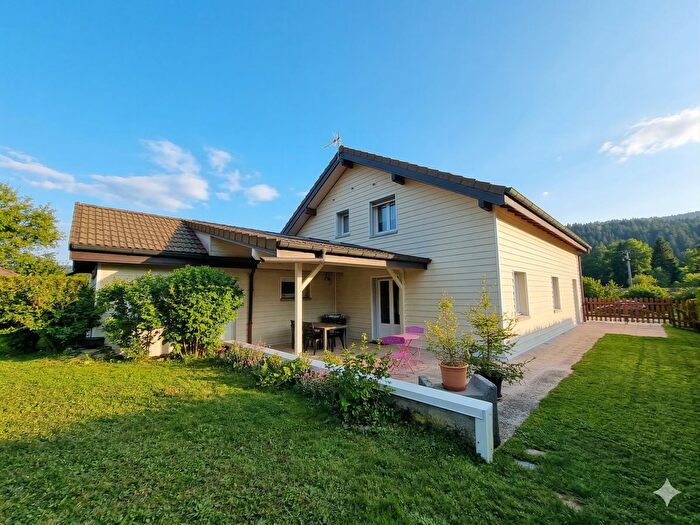 Maison 7 pièces à vendre - La Cluse-et-Mijoux