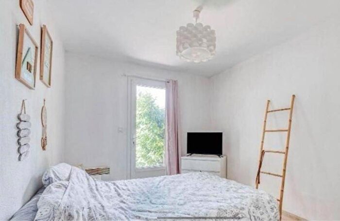 Maison à louer - Les Églisottes-et-Chalaures - 2 pièces - 1 chambre