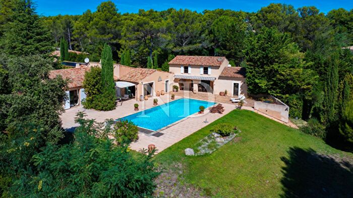 Maison à vendre - Saint-Marc-Jaumegarde - 12 pièces - 6 chambres