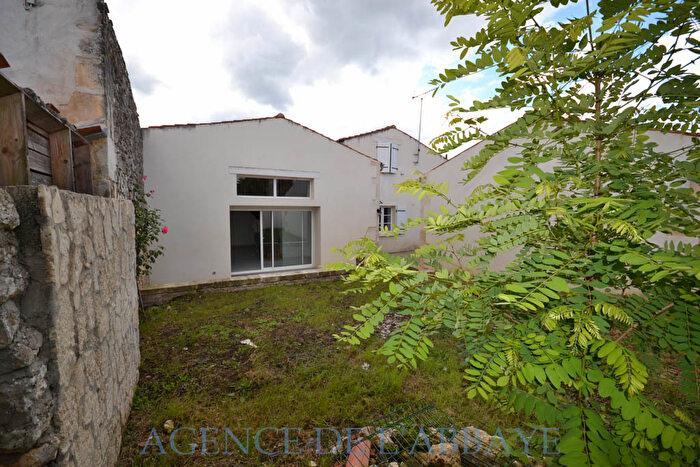 Maison 5 pièces à vendre à Pont-l'Abbé-d'Arnoult