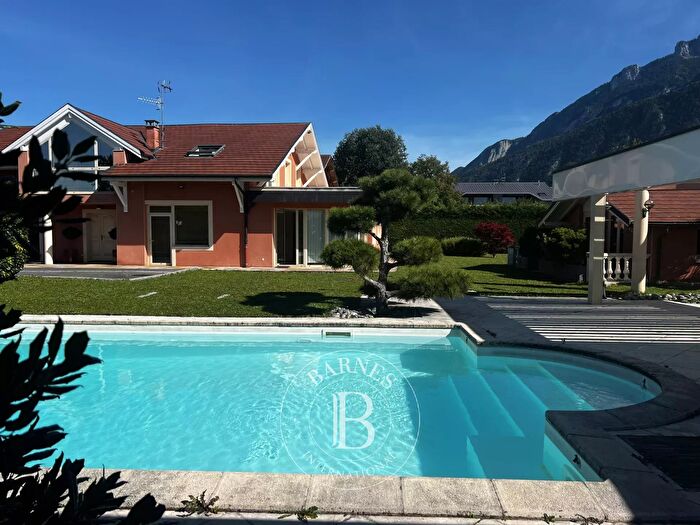 Maison à vendre - Saint-Pierre-en-Faucigny - 6 pièces - 4 chambres