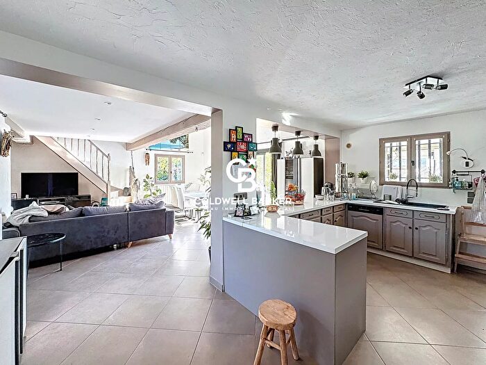 Maison à vendre - Puget-sur-Argens - 5 pièces - 4 chambres