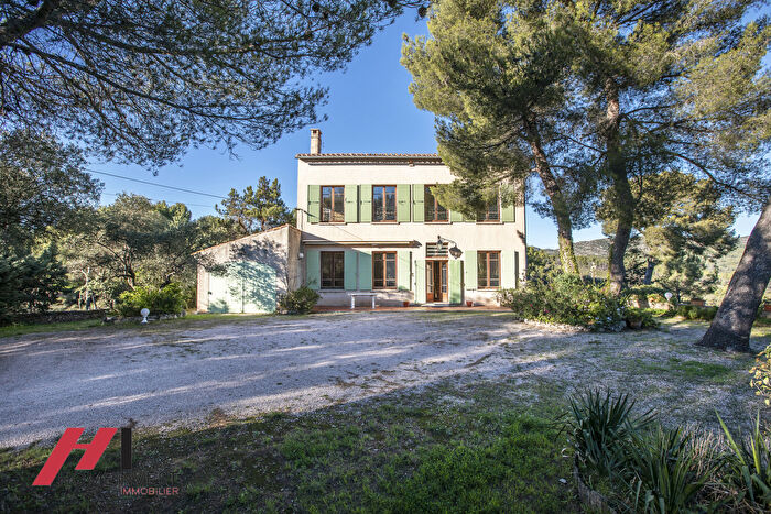 Maison à vendre - Marseille e , Les Accates - 6 pièces - 4 chambres