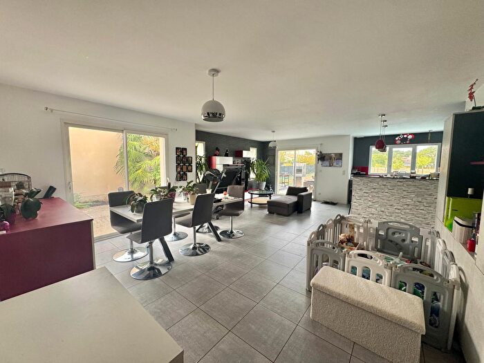 Maison à vendre - La Crèche - 4 pièces - 3 chambres