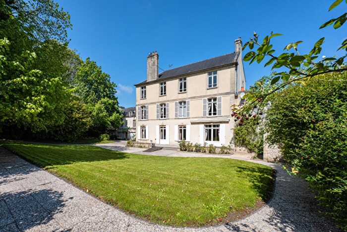 Maison 12 pièces à Bayeux, à vendre
