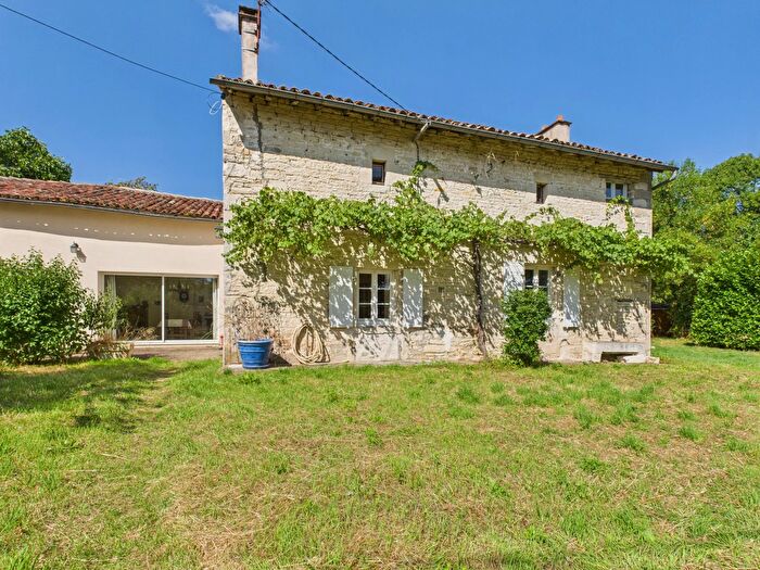 Maison à vendre - Chef-Boutonne - 5 pièces - 3 chambres