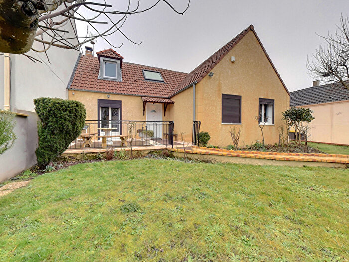 Maison à vendre - Favières - 7 pièces - 5 chambres