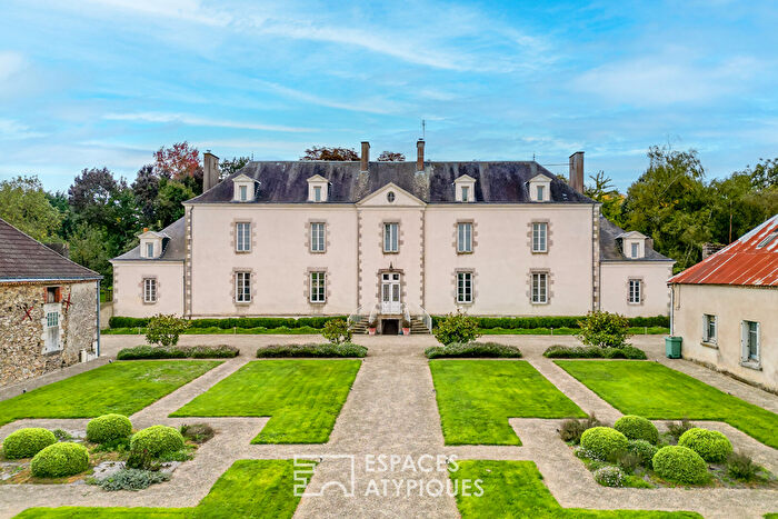 Maison à vendre - Saint-Denis-la-Chevasse - 11 pièces - 7 chambres