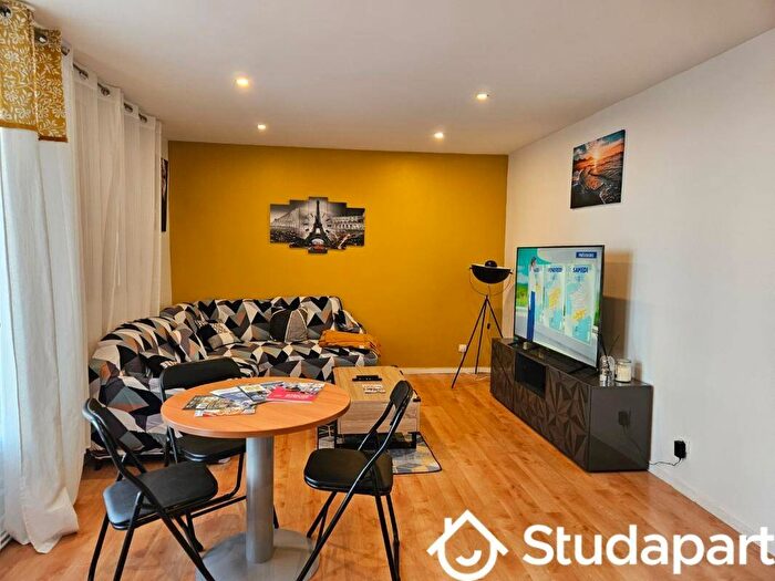 Appartement à louer - Bas Clos-Nord Est, Saint-André-les-Vergers - 1 pièce - 3 chambres